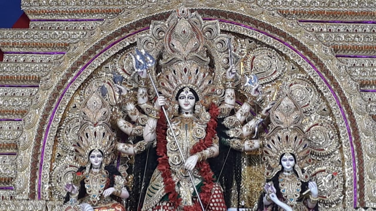 Theme-based Pandals Attract People As Durga Puja Festive Fervour Grips ...